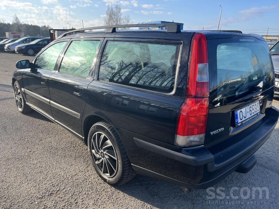 Black Volvo V70 2002 in Riga, with an engine capacity of 2.40 L and mileage of 0 thousand km for 2390 €, photo 13 on AUTOMOTO.COM.LV