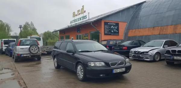 Melns Volvo V70 2002 Valmiera, ar dzinēja tilpumu 2.40 L un nobraukumu 511 tūkst. km par 1250 €, foto 1 vietnē AUTOMOTO.COM.LV