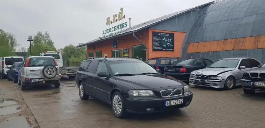 Melns Volvo V70 2002 Valmiera, ar dzinēja tilpumu 2.40 L un nobraukumu 511 tūkst. km par 1250 €, foto 1 vietnē AUTOMOTO.COM.LV