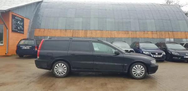 Melns Volvo V70 2002 Valmiera, ar dzinēja tilpumu 2.40 L un nobraukumu 511 tūkst. km par 1250 €, foto 2 vietnē AUTOMOTO.COM.LV