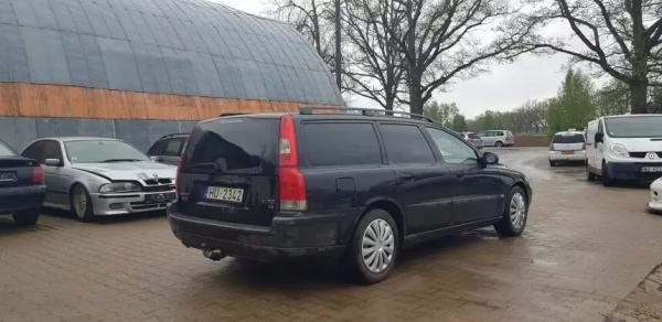 Melns Volvo V70 2002 Valmiera, ar dzinēja tilpumu 2.40 L un nobraukumu 511 tūkst. km par 1250 €, foto 3 vietnē AUTOMOTO.COM.LV