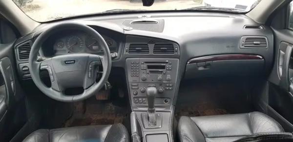 Black Volvo V70 2002 in Valmiera, with an engine capacity of 2.40 L and mileage of 511 thousand km for 1250 €, photo 9 on AUTOMOTO.COM.LV