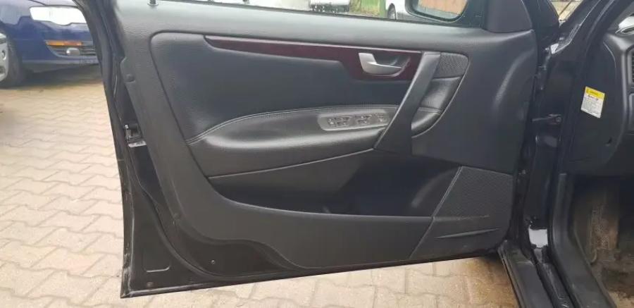 Melns Volvo V70 2002 Valmiera, ar dzinēja tilpumu 2.40 L un nobraukumu 511 tūkst. km par 1250 €, foto 14 vietnē AUTOMOTO.COM.LV