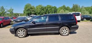 Black Volvo V70 2002 in Valmiera, with an engine capacity of 2.40 L and mileage of 560 thousand km for 1400 €, photo 6 on AUTOMOTO.COM.LV