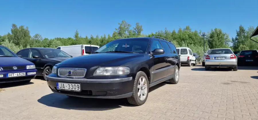 Black Volvo V70 2002 in Valmiera, with an engine capacity of 2.40 L and mileage of 560 thousand km for 1400 €, photo 7 on AUTOMOTO.COM.LV