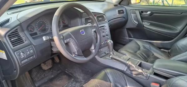 Melns Volvo V70 2002 Valmiera, ar dzinēja tilpumu 2.40 L un nobraukumu 560 tūkst. km par 1400 €, foto 8 vietnē AUTOMOTO.COM.LV