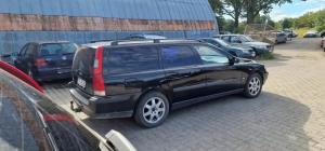 Black Volvo V70 2002 in Valmiera, with an engine capacity of 2.40 L and mileage of 373 thousand km for 1150 €, photo 4 on AUTOMOTO.COM.LV