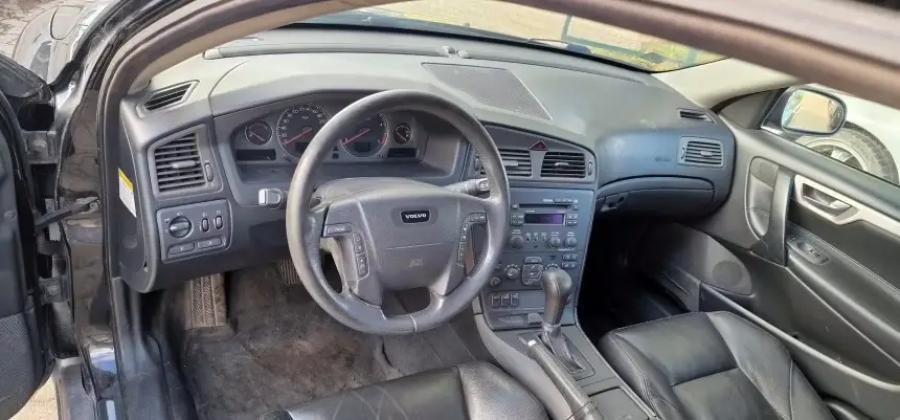 Black Volvo V70 2002 in Valmiera, with an engine capacity of 2.40 L and mileage of 373 thousand km for 1150 €, photo 11 on AUTOMOTO.COM.LV