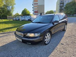 Black Volvo V70 2002 in Ventspils, with an engine capacity of 2.40 L and mileage of 459 thousand km for 1350 €, photo  on AUTOMOTO.COM.LV