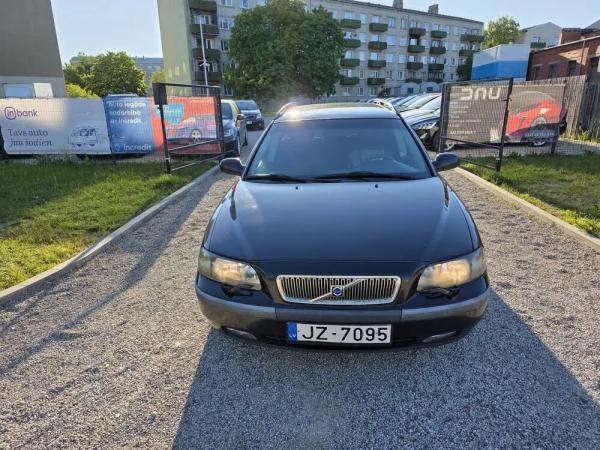 Черный Вольво В70 2002 в Вентспилс, объемом двигателя 2.40 л и пробегом 459 тыс. км за 1350 €, фото 2 на AUTOMOTO.COM.LV
