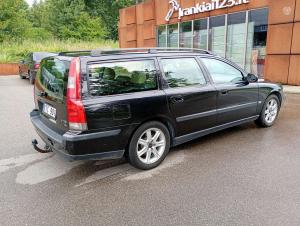 Black Volvo V70 2002 in Kaunas, with an engine capacity of 2.40 L and mileage of 314 thousand km for 1100 €, photo 4 on AUTOMOTO.COM.LV