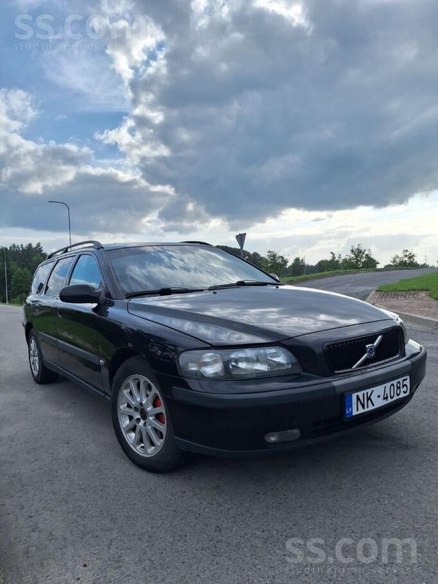 Melns Volvo V70 2002 Ogre, ar dzinēja tilpumu 2.40 L un nobraukumu 379 tūkst. km par 1450 €, foto 1 vietnē AUTOMOTO.COM.LV
