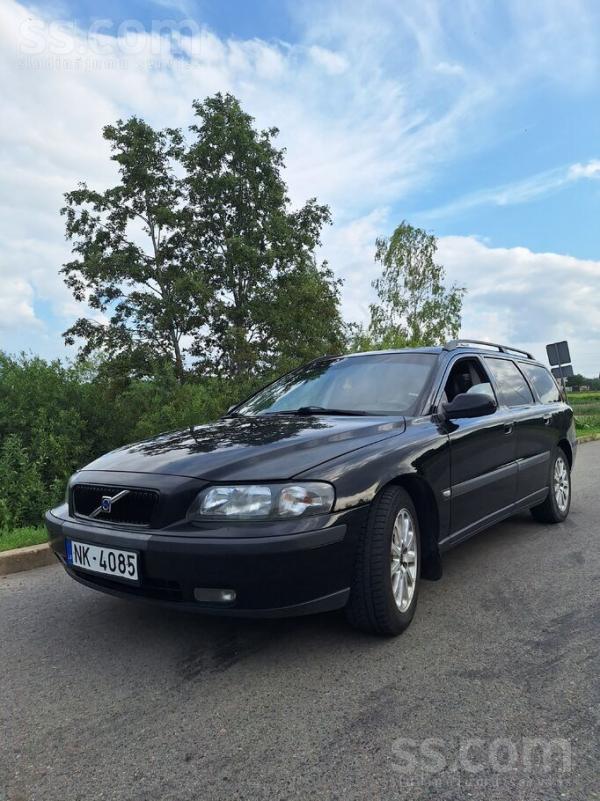 Melns Volvo V70 2002 Ogre, ar dzinēja tilpumu 2.40 L un nobraukumu 379 tūkst. km par 1450 €, foto 2 vietnē AUTOMOTO.COM.LV