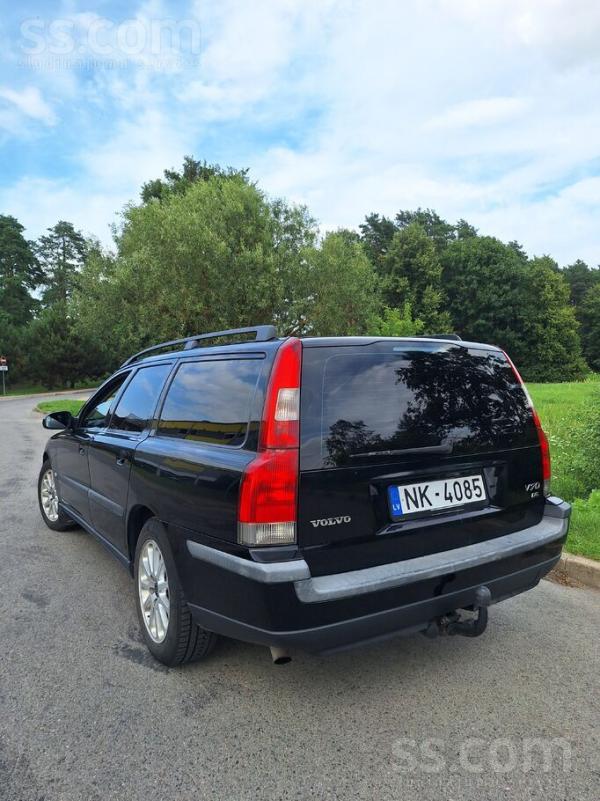 Melns Volvo V70 2002 Ogre, ar dzinēja tilpumu 2.40 L un nobraukumu 379 tūkst. km par 1450 €, foto 4 vietnē AUTOMOTO.COM.LV