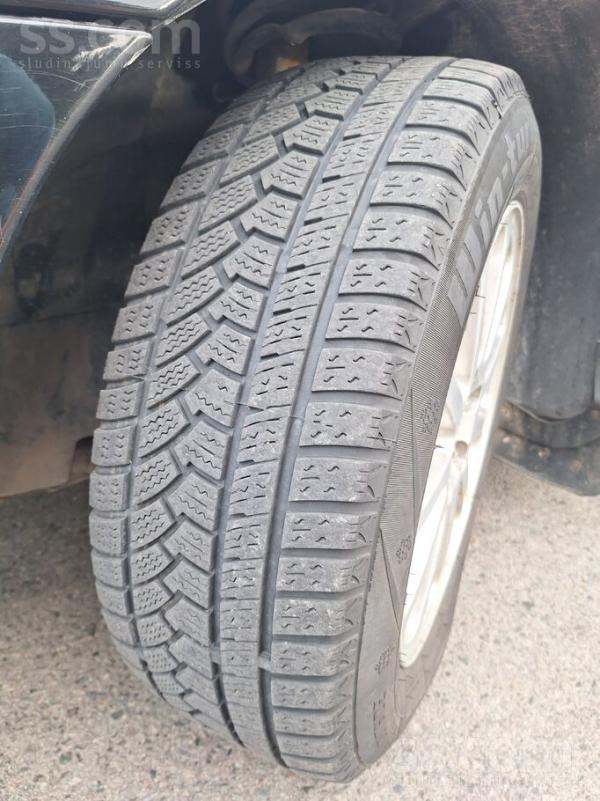 Melns Volvo V70 2002 Ogre, ar dzinēja tilpumu 2.40 L un nobraukumu 379 tūkst. km par 1450 €, foto 10 vietnē AUTOMOTO.COM.LV