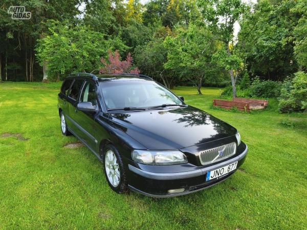 Melns Volvo V70 2002 Viļņa, ar dzinēja tilpumu 2.40 L un nobraukumu 481 tūkst. km par 950 €, foto 1 vietnē AUTOMOTO.COM.LV