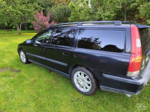 Black Volvo V70 2002 in Vilnius, with an engine capacity of 2.40 L and mileage of 481 thousand km for 950 €, photo 4 on AUTOMOTO.COM.LV