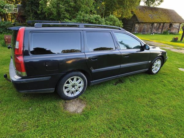 Melns Volvo V70 2002 Viļņa, ar dzinēja tilpumu 2.40 L un nobraukumu 481 tūkst. km par 950 €, foto 4 vietnē AUTOMOTO.COM.LV