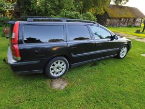 Black Volvo V70 2002 in Vilnius, with an engine capacity of 2.40 L and mileage of 481 thousand km for 950 €, photo 5 on AUTOMOTO.COM.LV