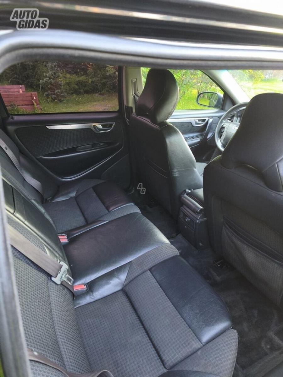 Black Volvo V70 2002 in Vilnius, with an engine capacity of 2.40 L and mileage of 481 thousand km for 950 €, photo 6 on AUTOMOTO.COM.LV