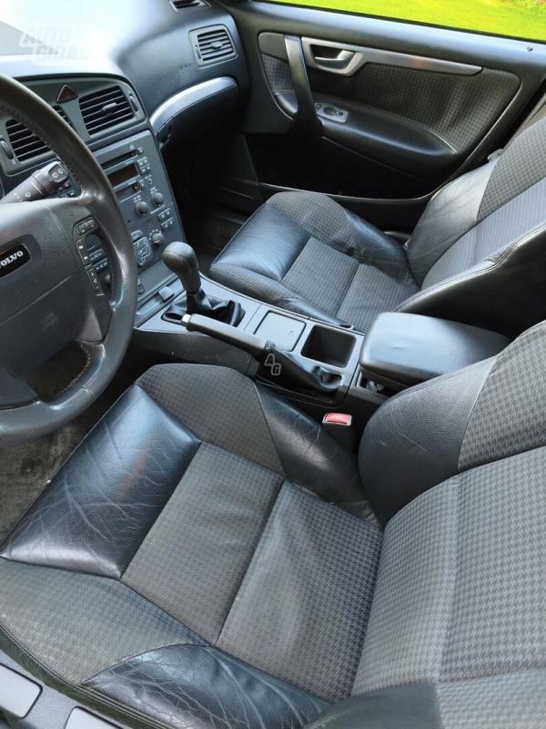 Melns Volvo V70 2002 Viļņa, ar dzinēja tilpumu 2.40 L un nobraukumu 481 tūkst. km par 950 €, foto 6 vietnē AUTOMOTO.COM.LV