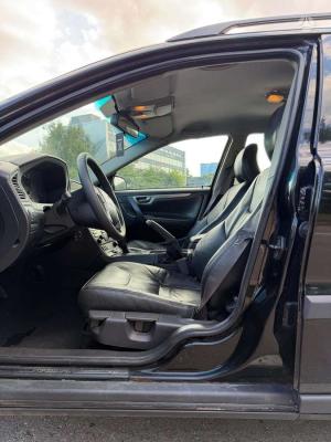 Melns Volvo V70 2002 Viļņa, ar dzinēja tilpumu 2.40 L un nobraukumu 368 tūkst. km par 1300 €, foto 12 vietnē AUTOMOTO.COM.LV