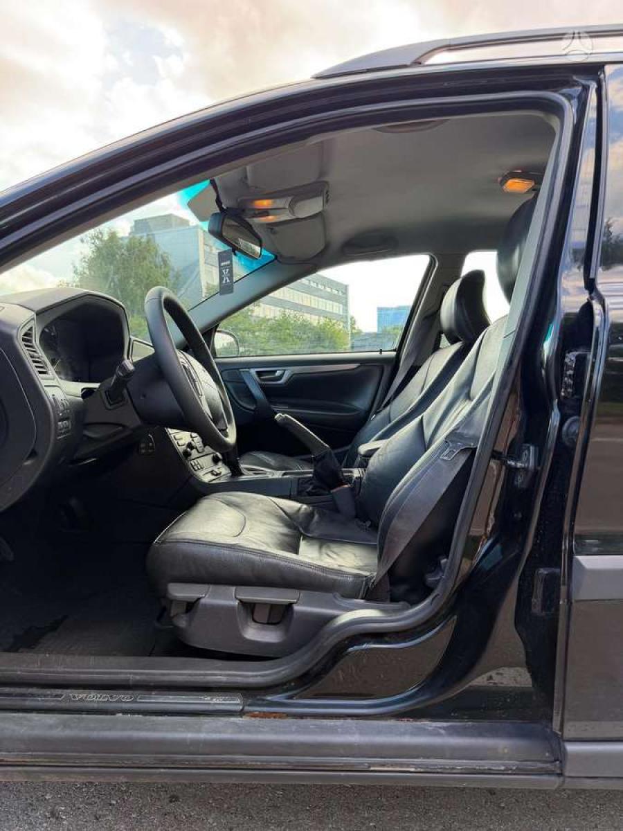 Melns Volvo V70 2002 Viļņa, ar dzinēja tilpumu 2.40 L un nobraukumu 368 tūkst. km par 1300 €, foto 12 vietnē AUTOMOTO.COM.LV