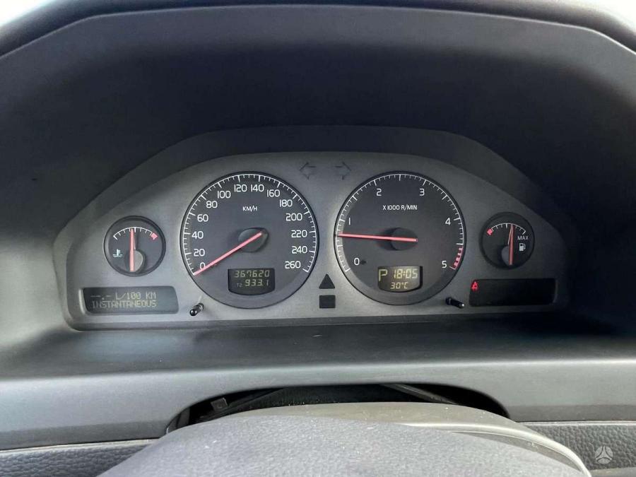 Melns Volvo V70 2002 Viļņa, ar dzinēja tilpumu 2.40 L un nobraukumu 368 tūkst. km par 1300 €, foto 15 vietnē AUTOMOTO.COM.LV