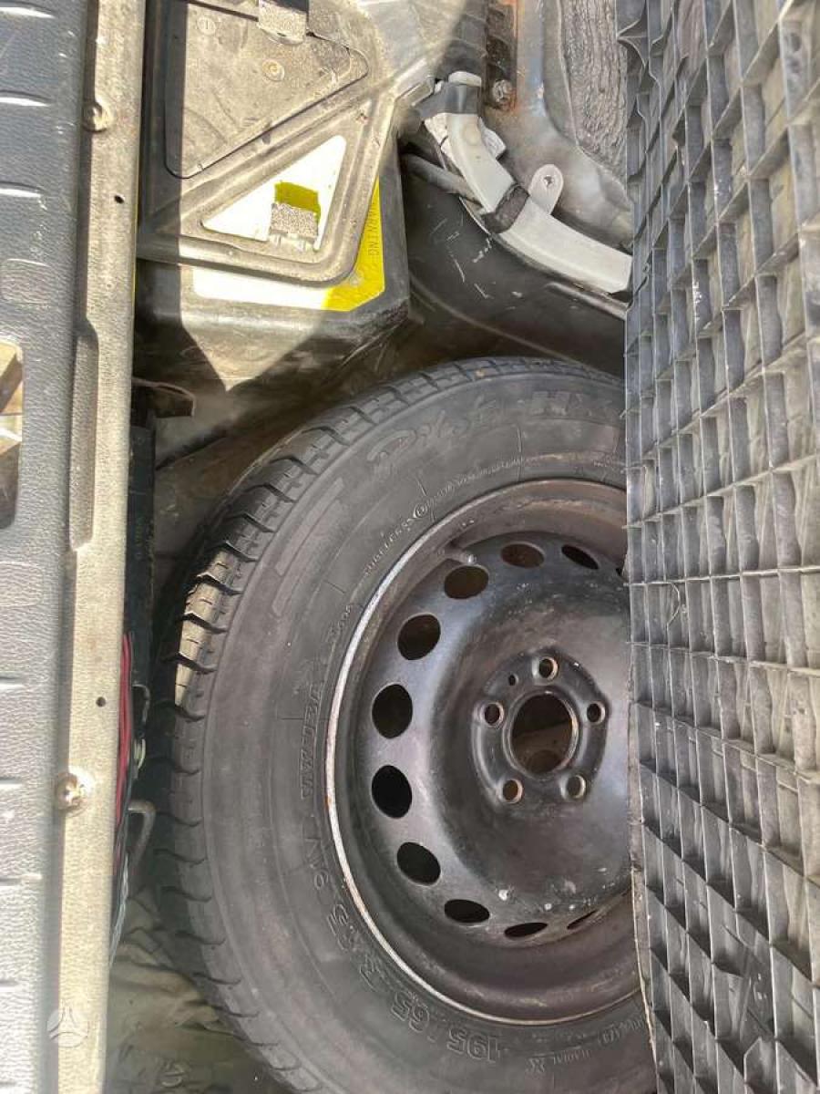 Melns Volvo V70 2002 Viļņa, ar dzinēja tilpumu 2.40 L un nobraukumu 368 tūkst. km par 1300 €, foto 20 vietnē AUTOMOTO.COM.LV