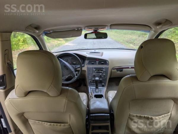 Melns Volvo V70 2002 Cēsis, ar dzinēja tilpumu 2.40 L un nobraukumu 392 tūkst. km par 990 €, foto 9 vietnē AUTOMOTO.COM.LV