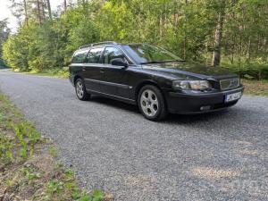 Melns Volvo V70 2002 Cēsis, ar dzinēja tilpumu 2.40 L un nobraukumu 392 tūkst. km par 990 €, foto 4 vietnē AUTOMOTO.COM.LV