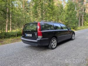 Melns Volvo V70 2002 Cēsis, ar dzinēja tilpumu 2.40 L un nobraukumu 392 tūkst. km par 990 €, foto 6 vietnē AUTOMOTO.COM.LV