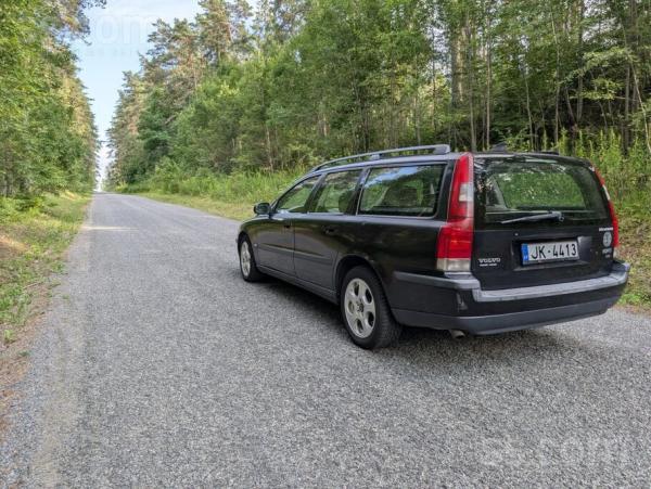 Черный Вольво В70 2002 в Цесис, объемом двигателя 2.40 л и пробегом 392 тыс. км за 990 €, фото 7 на AUTOMOTO.COM.LV
