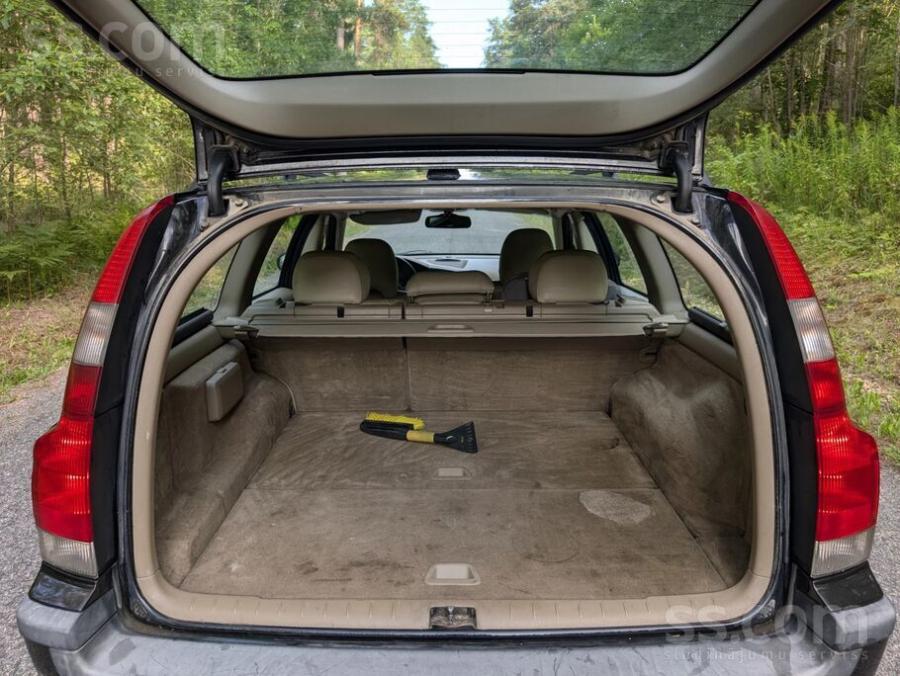 Melns Volvo V70 2002 Cēsis, ar dzinēja tilpumu 2.40 L un nobraukumu 392 tūkst. km par 990 €, foto 9 vietnē AUTOMOTO.COM.LV
