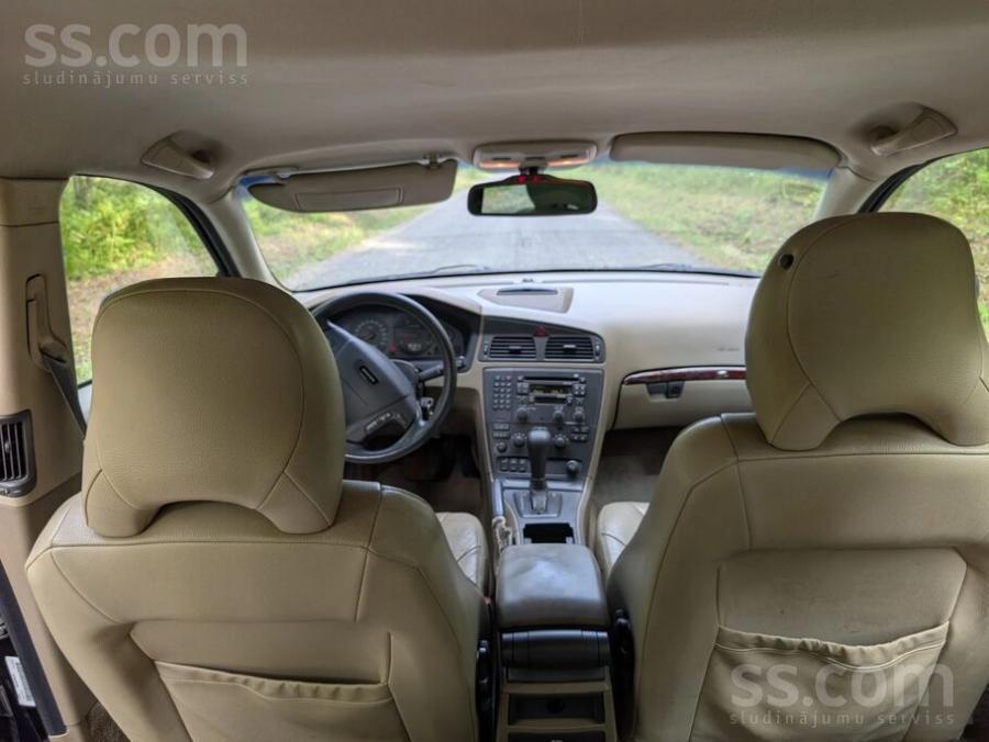 Melns Volvo V70 2002 Cēsis, ar dzinēja tilpumu 2.40 L un nobraukumu 392 tūkst. km par 990 €, foto 10 vietnē AUTOMOTO.COM.LV