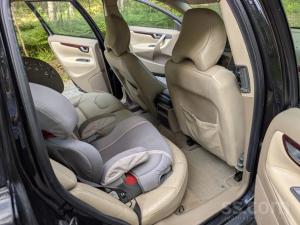 Melns Volvo V70 2002 Cēsis, ar dzinēja tilpumu 2.40 L un nobraukumu 392 tūkst. km par 990 €, foto 12 vietnē AUTOMOTO.COM.LV