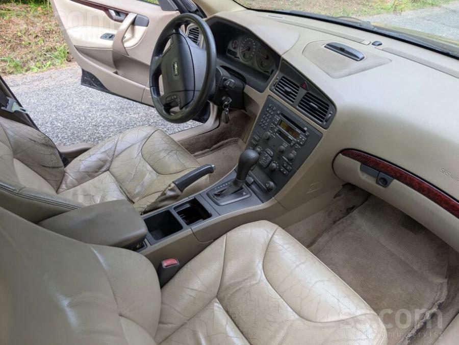 Melns Volvo V70 2002 Cēsis, ar dzinēja tilpumu 2.40 L un nobraukumu 392 tūkst. km par 990 €, foto 14 vietnē AUTOMOTO.COM.LV