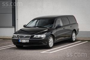 Melns Volvo V70 2002 Rīga, ar dzinēja tilpumu 2.40 L un nobraukumu 257 tūkst. km par 1750 €, foto  vietnē AUTOMOTO.COM.LV