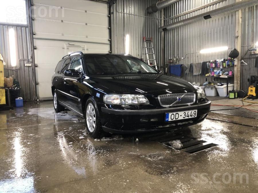 Черный Вольво В70 2002 в Рига, объемом двигателя 2.40 л и пробегом 350 тыс. км за 1500 €, фото 1 на AUTOMOTO.COM.LV