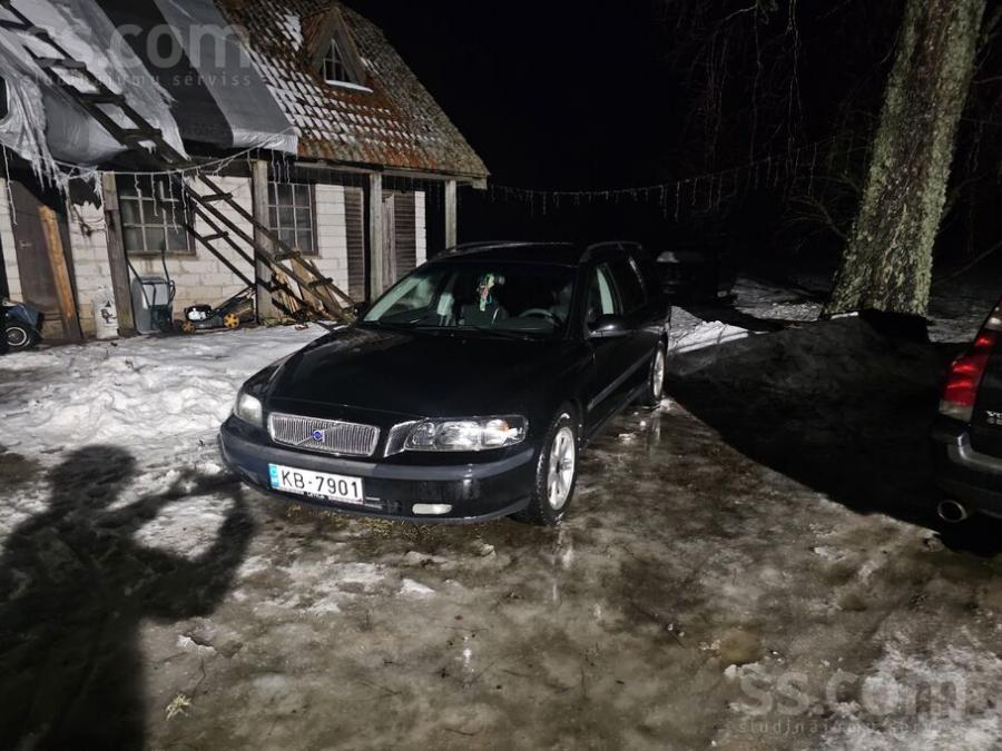 Melns Volvo V70 2002 Valmiera, ar dzinēja tilpumu 2.40 L un nobraukumu 452 tūkst. km par 1300 €, foto 1 vietnē AUTOMOTO.COM.LV