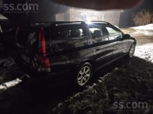 Melns Volvo V70 2002 Valmiera, ar dzinēja tilpumu 2.40 L un nobraukumu 452 tūkst. km par 1300 €, foto 3 vietnē AUTOMOTO.COM.LV