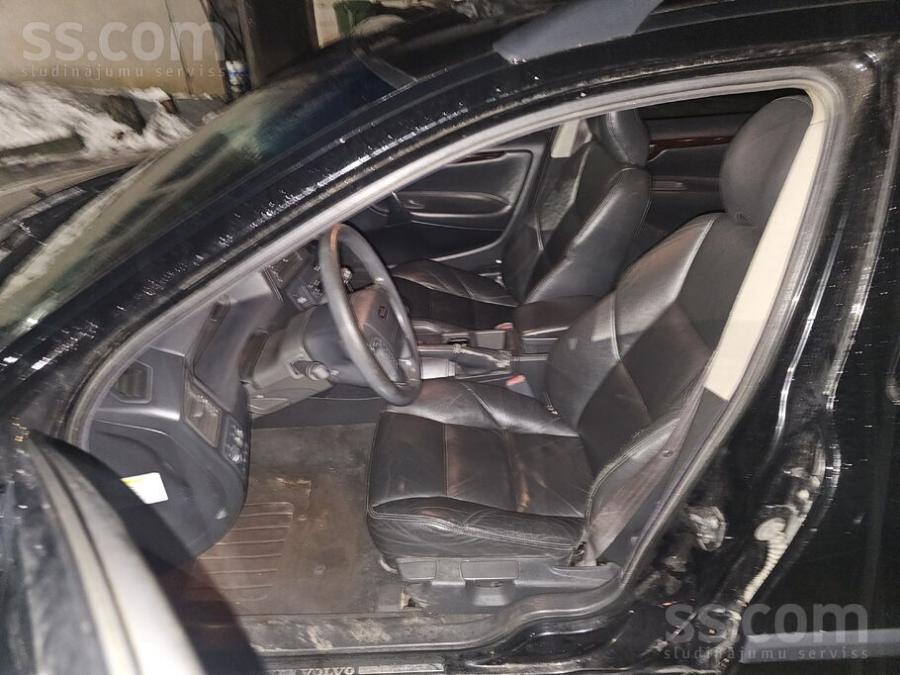 Melns Volvo V70 2002 Valmiera, ar dzinēja tilpumu 2.40 L un nobraukumu 452 tūkst. km par 1300 €, foto 4 vietnē AUTOMOTO.COM.LV