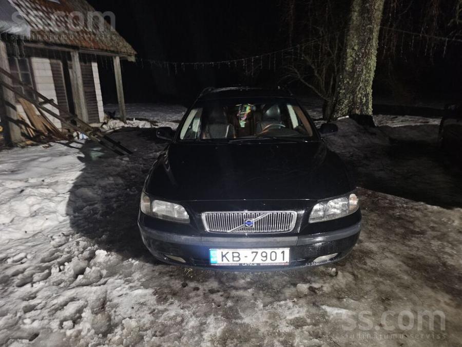 Melns Volvo V70 2002 Valmiera, ar dzinēja tilpumu 2.40 L un nobraukumu 452 tūkst. km par 1300 €, foto 8 vietnē AUTOMOTO.COM.LV