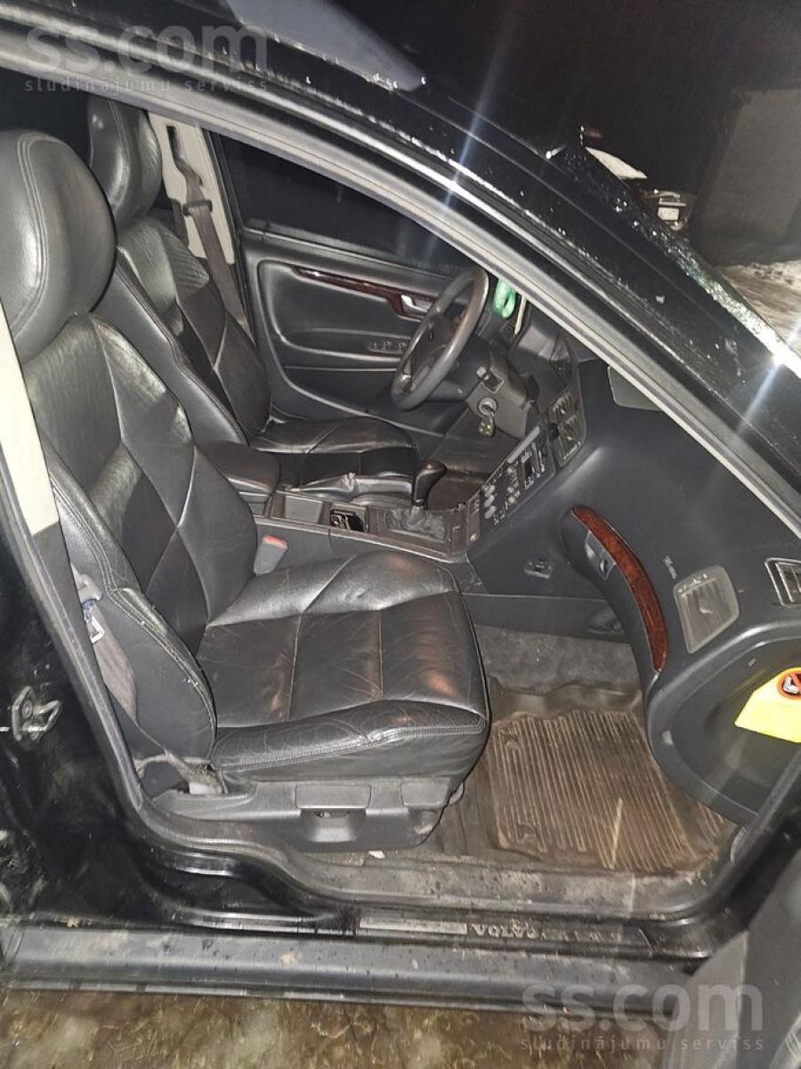 Melns Volvo V70 2002 Valmiera, ar dzinēja tilpumu 2.40 L un nobraukumu 452 tūkst. km par 1300 €, foto 10 vietnē AUTOMOTO.COM.LV