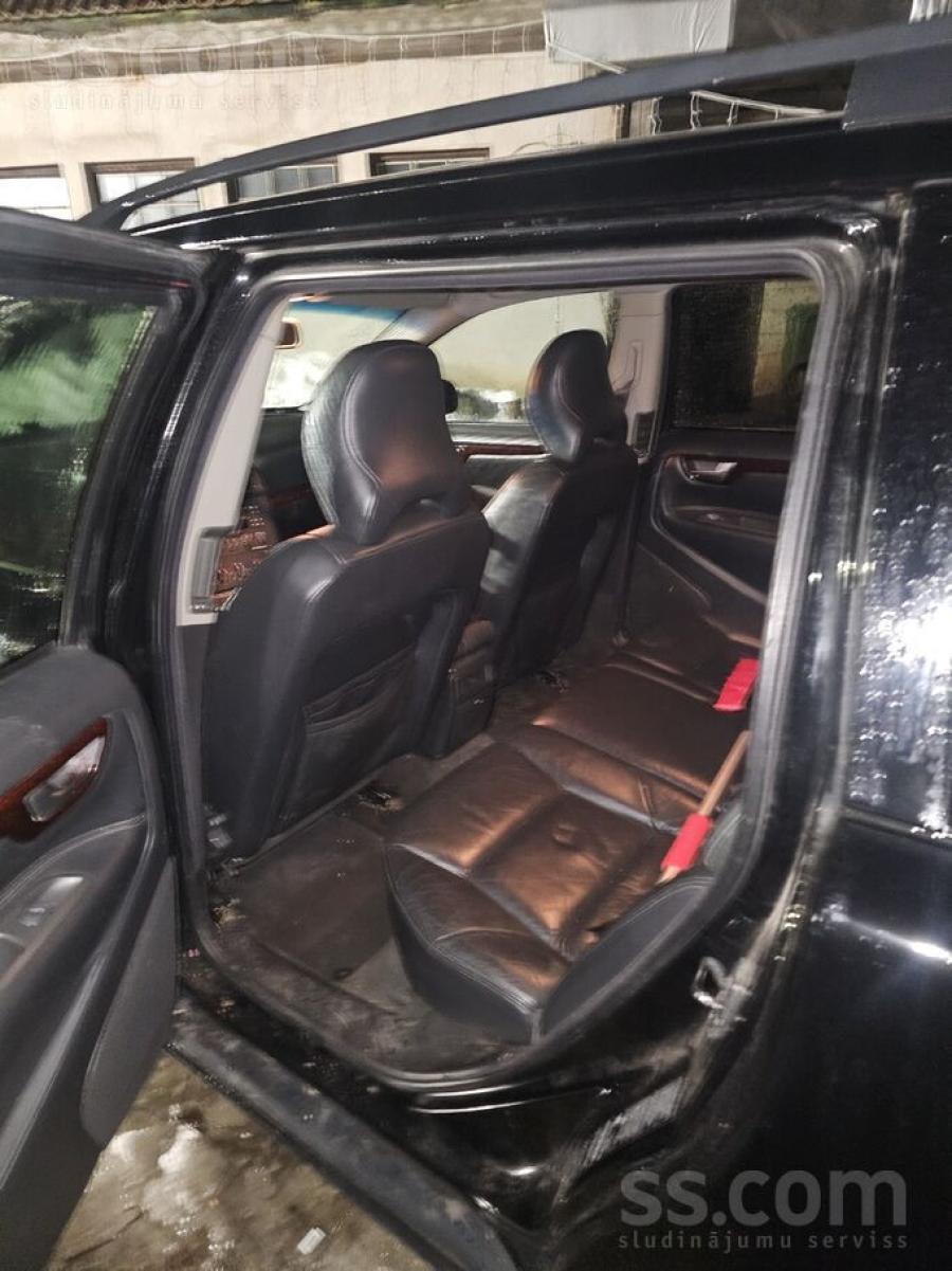 Melns Volvo V70 2002 Valmiera, ar dzinēja tilpumu 2.40 L un nobraukumu 452 tūkst. km par 1300 €, foto 11 vietnē AUTOMOTO.COM.LV