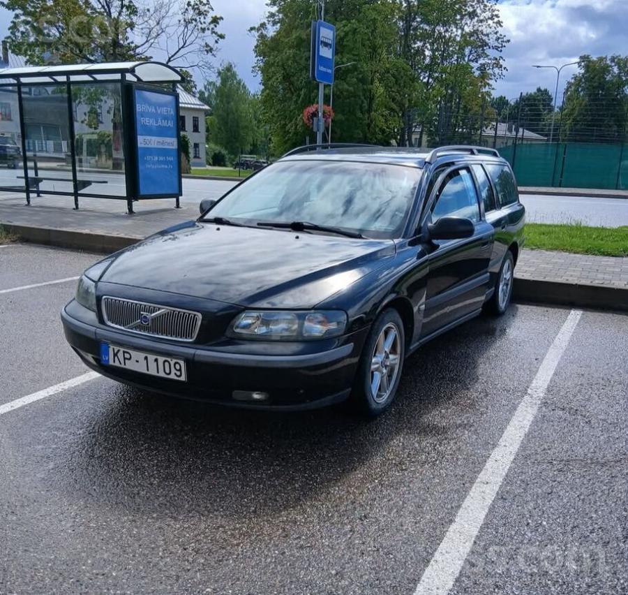 Черный Вольво В70 2002 в Тукумс, объемом двигателя 2.40 л и пробегом 370 тыс. км за 1200 €, фото 4 на AUTOMOTO.COM.LV