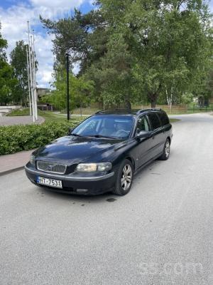 Черный Вольво В70 2002 в Юрмала, объемом двигателя 2.40 л и пробегом 422 тыс. км за 1020 €, фото  на AUTOMOTO.COM.LV