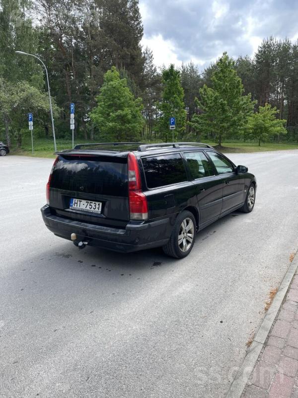 Volvo V70 2002 JÅ«rmala vietnÄ Melns Volvo V70 2002 JÅ«rmala, ar dzinÄja tilpumu 2.40 L un nobraukumu 422 tÅ«kst. km par 1020 ā¬, foto 5 vietnÄ AUTOMOTO.COM.LV