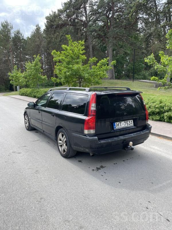 Volvo V70 2002 JÅ«rmala vietnÄ Melns Volvo V70 2002 JÅ«rmala, ar dzinÄja tilpumu 2.40 L un nobraukumu 422 tÅ«kst. km par 1020 ā¬, foto 6 vietnÄ AUTOMOTO.COM.LV