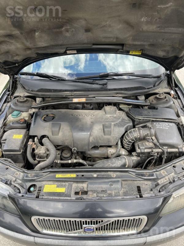 Volvo V70 2002 JÅ«rmala vietnÄ Melns Volvo V70 2002 JÅ«rmala, ar dzinÄja tilpumu 2.40 L un nobraukumu 422 tÅ«kst. km par 1020 ā¬, foto 11 vietnÄ AUTOMOTO.COM.LV